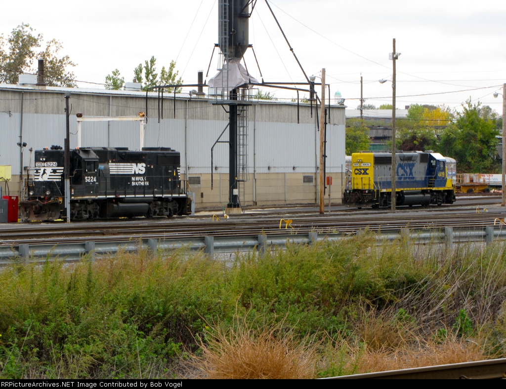 NS 5224 and CSX 4419
